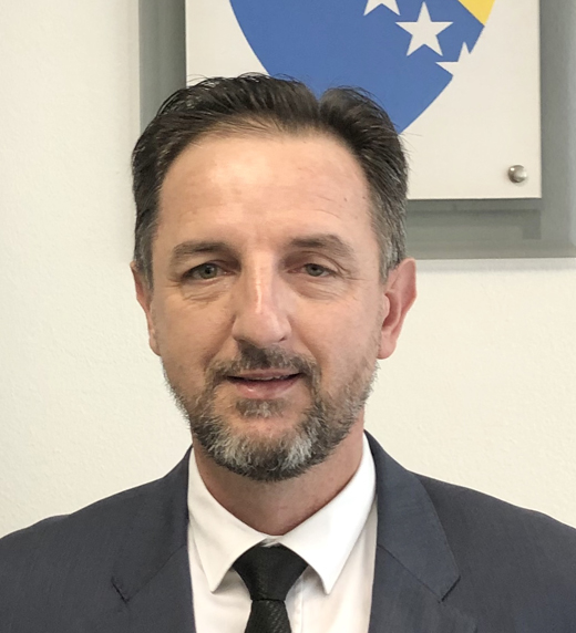 Dr. Dževad Mahmutović, zamjenik ministra za izbjegla i raseljena lica ...